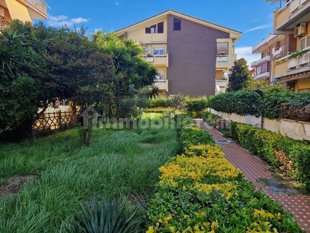 Vendita Appartamento Pomezia. Trilocale in via Colonia, 41 B. Buono ...