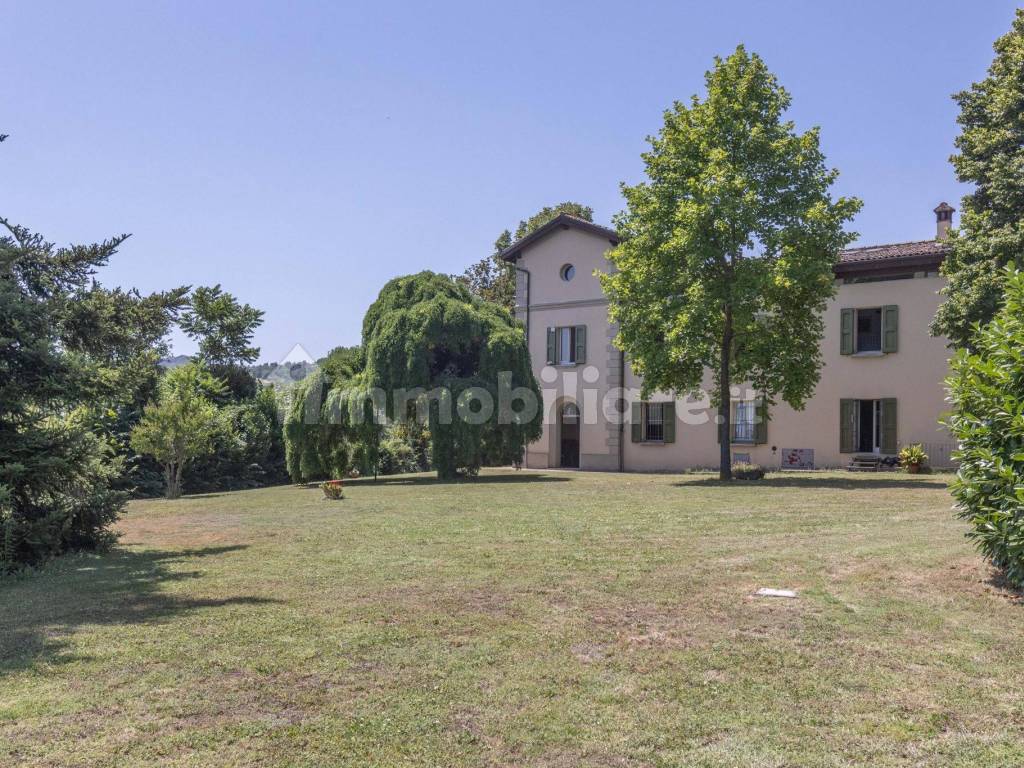 Sale Two-family villa in via del Pino Ozzano dell'Emilia. Good ...