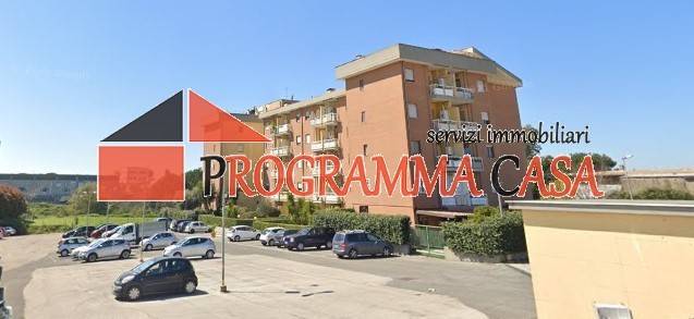 Vendita Open space in via Rimini Pomezia. Buono stato, posto auto, con ...