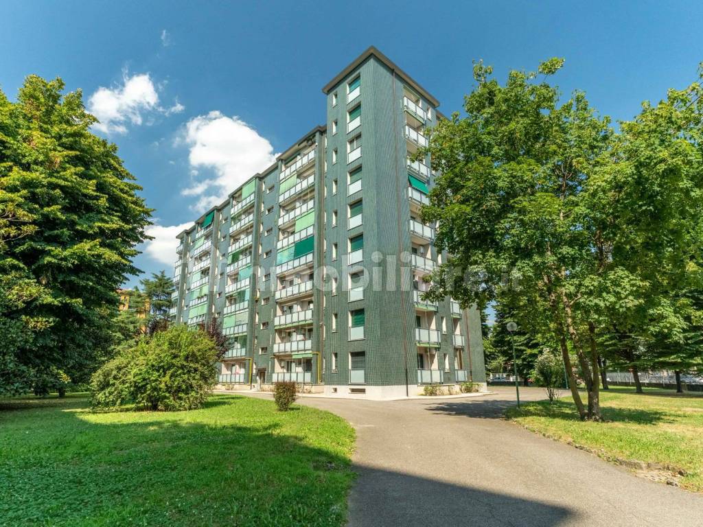 Vendita Appartamento Milano. Trilocale in via Angelo Inganni 52. Buono ...