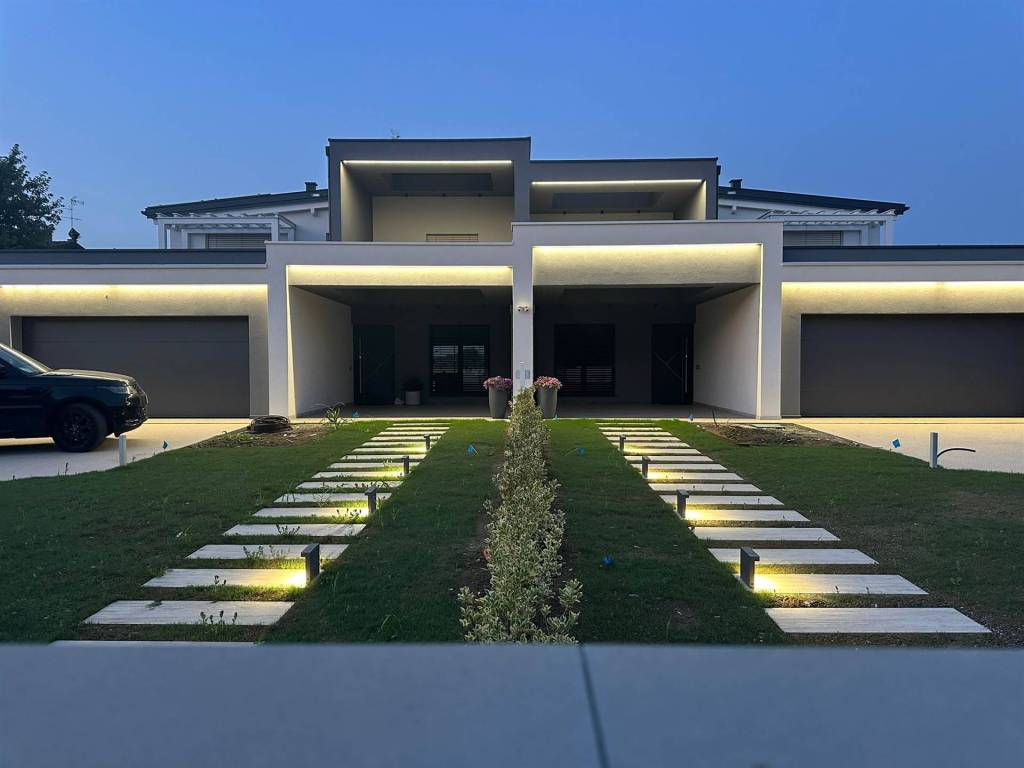 Rent Two-family villa Modena. New, parking space, with terrace ...