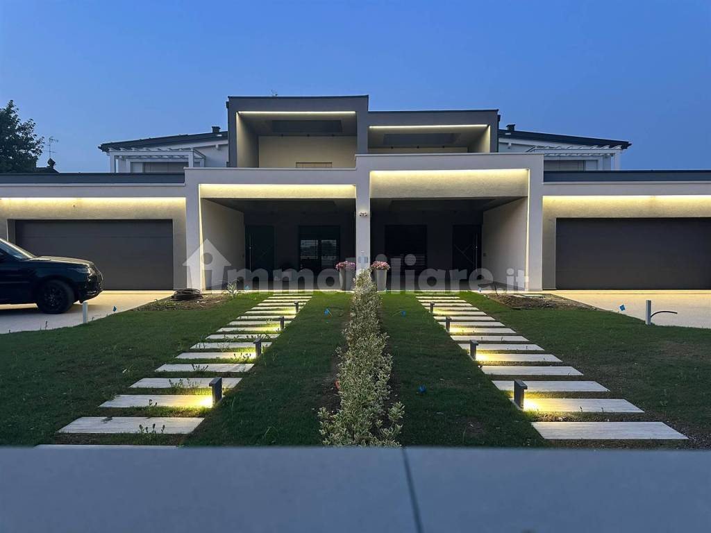 Rent Two-family villa Modena. New, parking space, with terrace ...