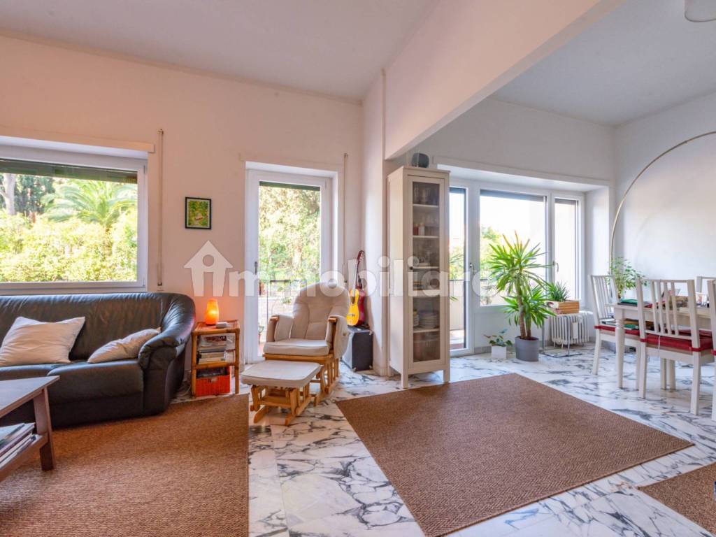 Vendita Appartamento in via Fabiola. Roma. Ottimo stato, secondo piano ...