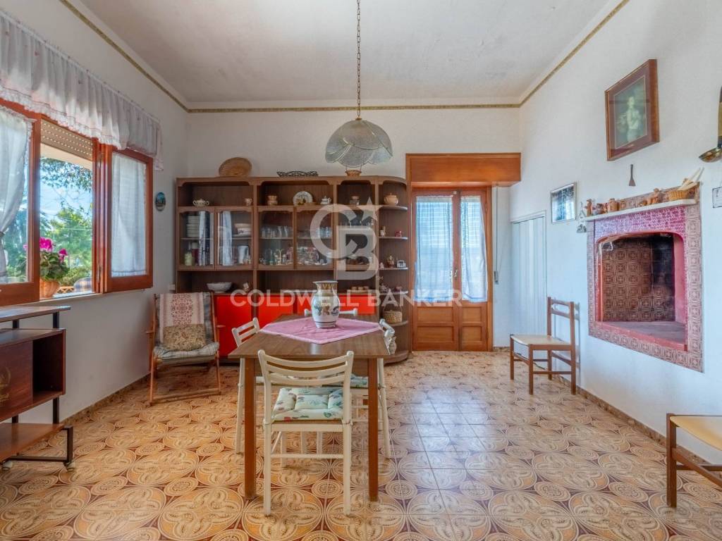 Vendita Villa unifamiliare in Contrada Michele Gioia Racale. Buono ...