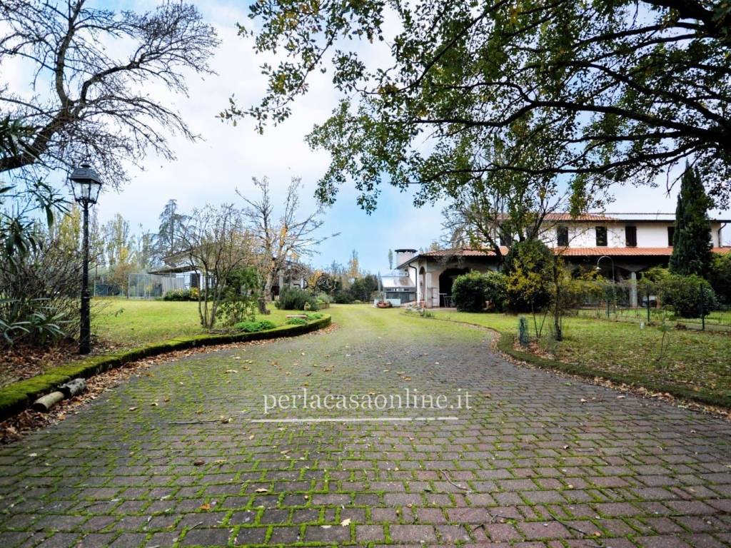 Vendita Villa unifamiliare in via del Tesoro Forlì. Ottimo stato, posto ...