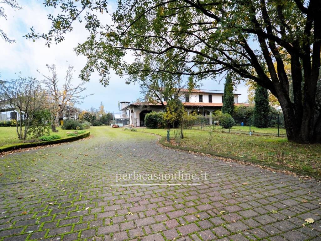 Vendita Villa unifamiliare in via del Tesoro Forlì. Ottimo stato, posto ...