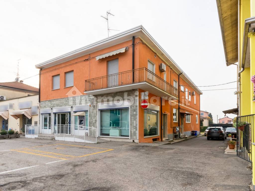 Sale Apartment in via Provinciale Modena. Novi di Modena. Good ...