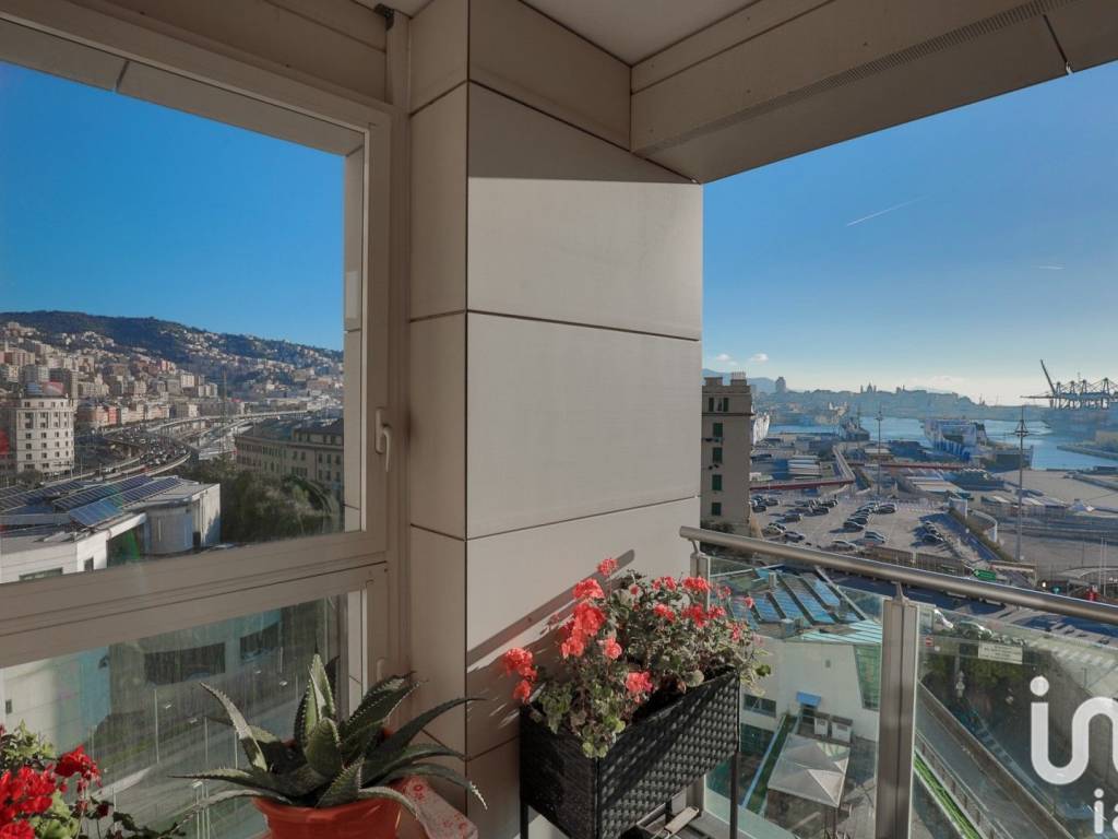 Vendita Appartamento in piazza Roberto Baldini 7. Genova. Ottimo stato ...