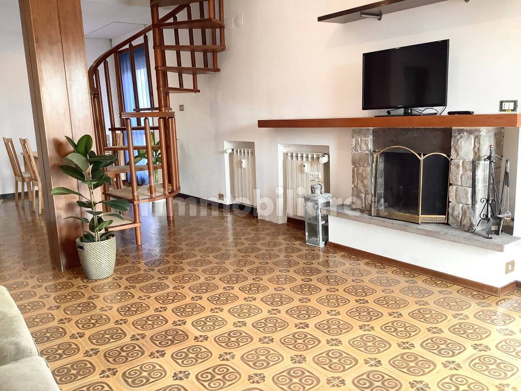 Vendita Attico in via Pietro Frattini 158 Roma. Buono stato, posto auto ...