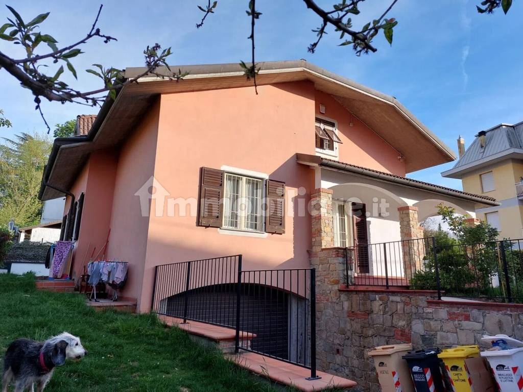 Vendita Villa unifamiliare in Strada Vecchia Costa, 18 Ovada. Buono ...