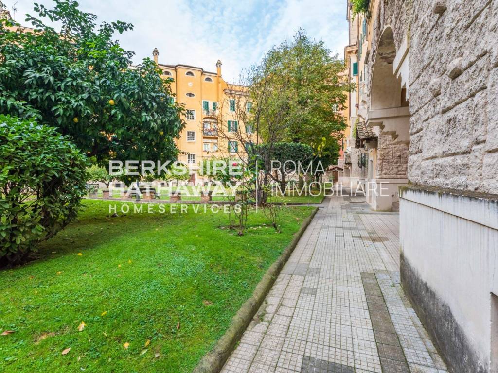 Vendita Appartamento Roma. Trilocale in piazza Tuscolo. Ottimo stato ...