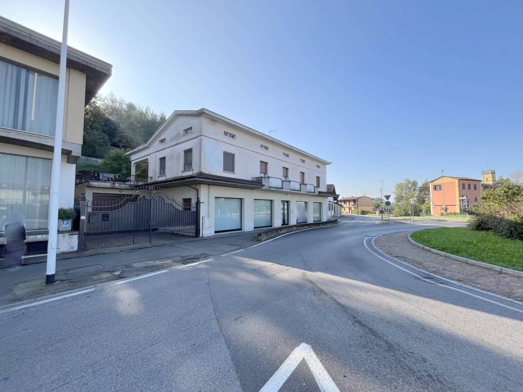 Locale commerciale via Trento, Capriano del Colle, Rif. 115736331 ...