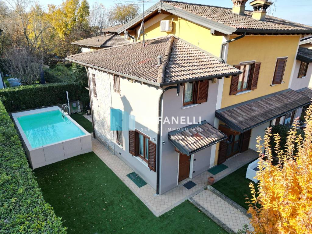 Vendita Villa bifamiliare in via Marziale Cerutti Lonato del Garda. Buono stato, posto auto, con ...