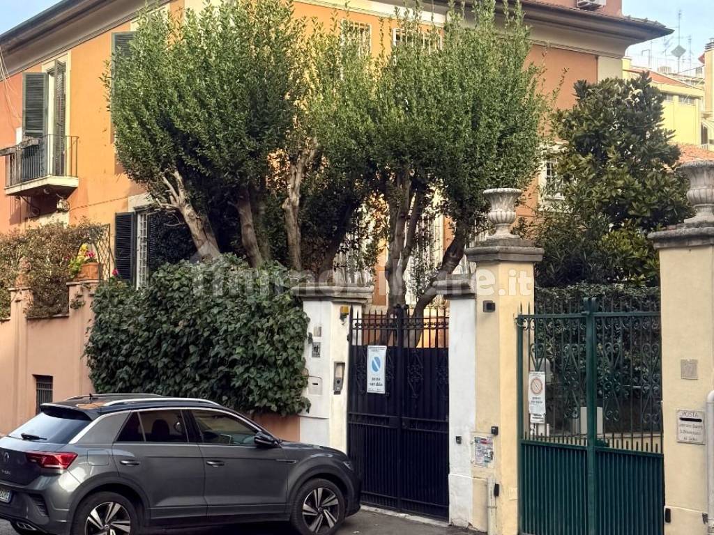 Sale Two-family villa in via Anapo Rome. To be refurbished, with ...