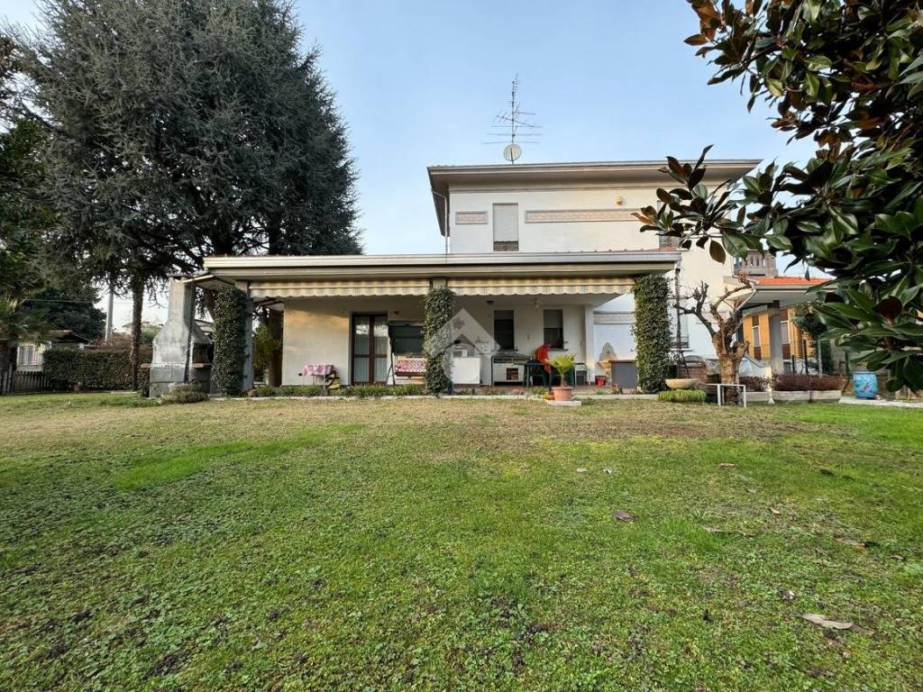 Vendita Villa unifamiliare in viale Quagliotti 62 Galliate. Ottimo ...