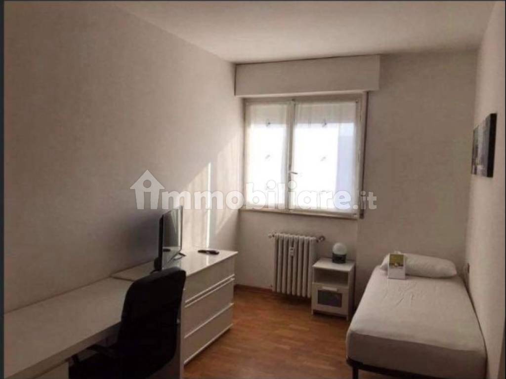 Stanza singola in affitto, affittasi camera singola via Camillo ...