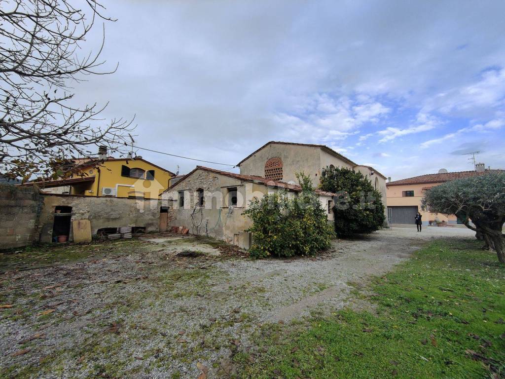 Vendita Rustico in via del Serchio, 1, 56017 Colognole Italia San ...