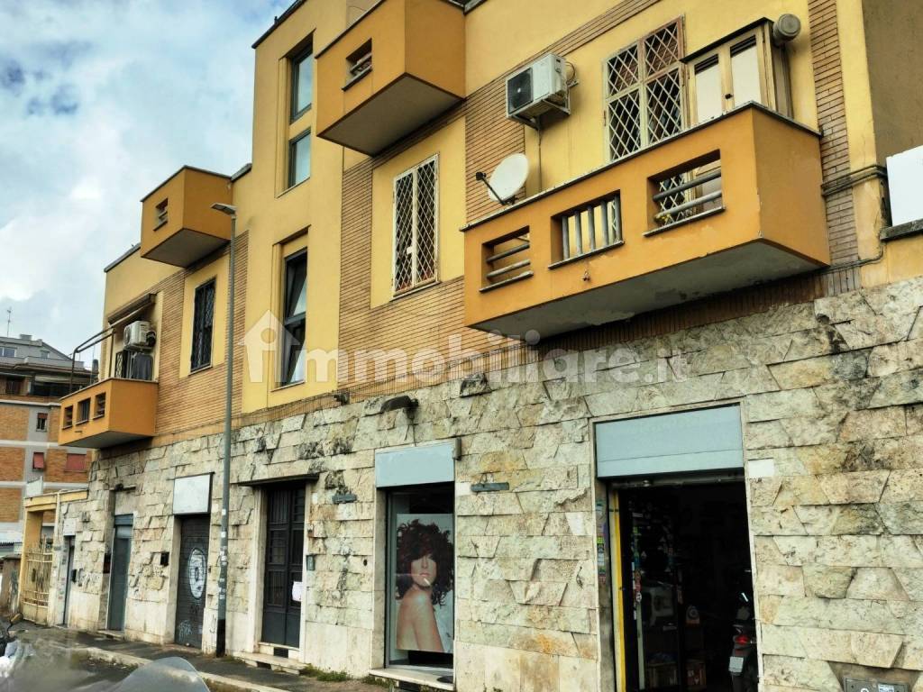 Rent Apartment Rome. 2-room flat in via Casilina. Good condition, semi ...
