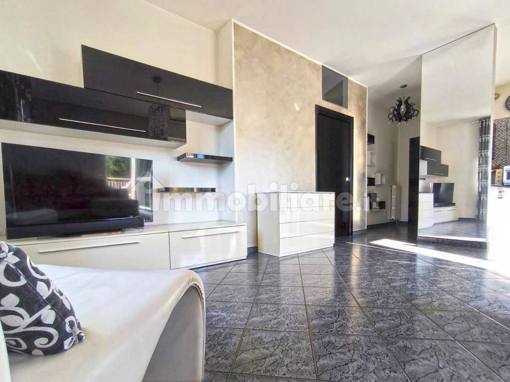 Vendita Appartamento Bregnano. Trilocale in via Achille Grandi 21 ...