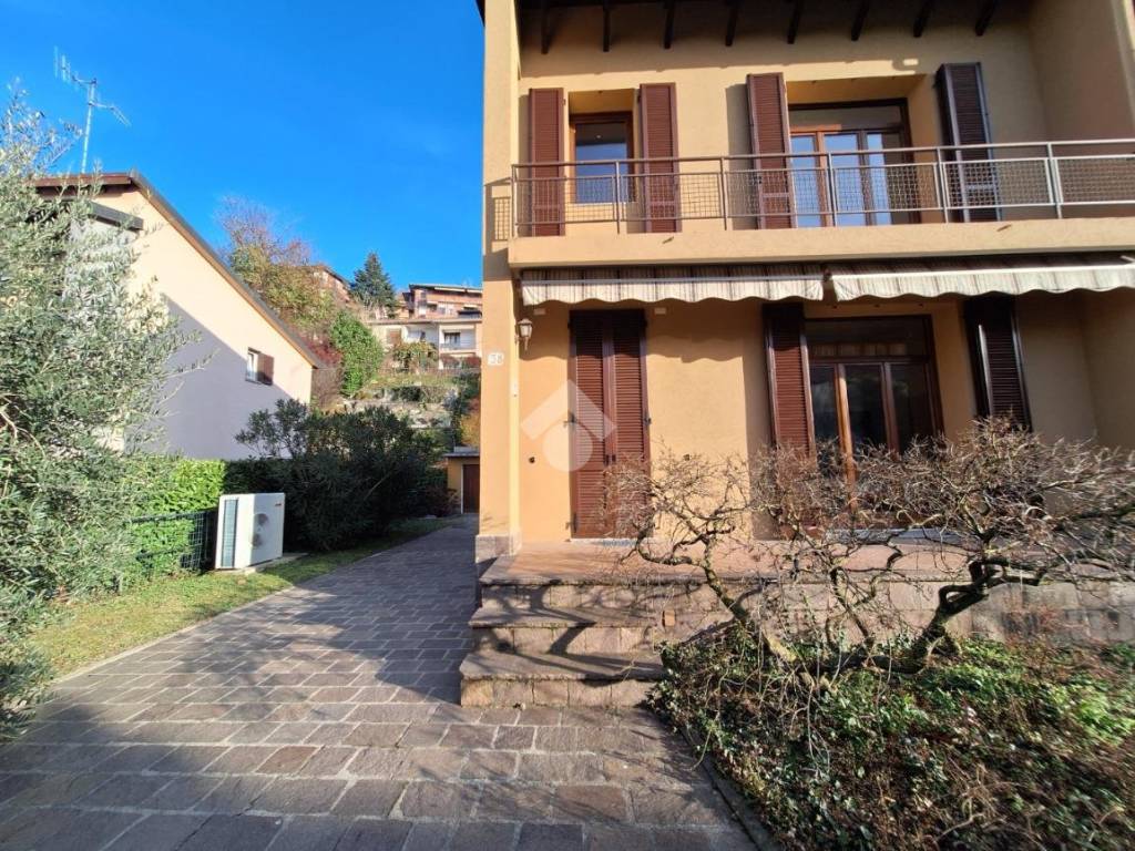 Vendita Villa unifamiliare in via Francesco Predari 38 Como. Buono ...