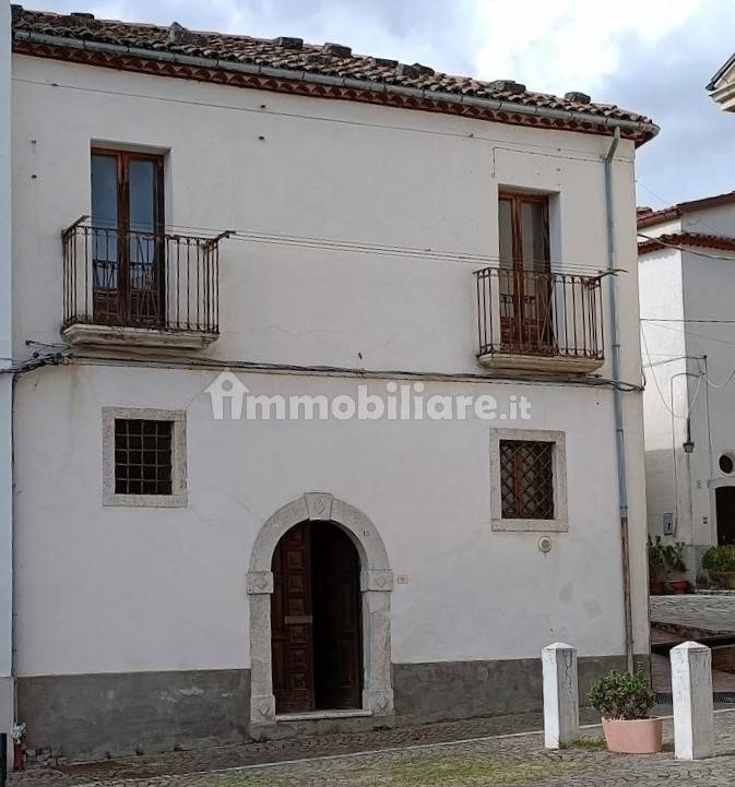 Vendita Terratetto unifamiliare in largo Conte Zurlo Baranello. Buono ...