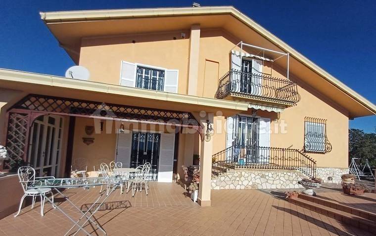 Vendita Villa unifamiliare Ceprano. Posto auto, con terrazza, 330 m² ...