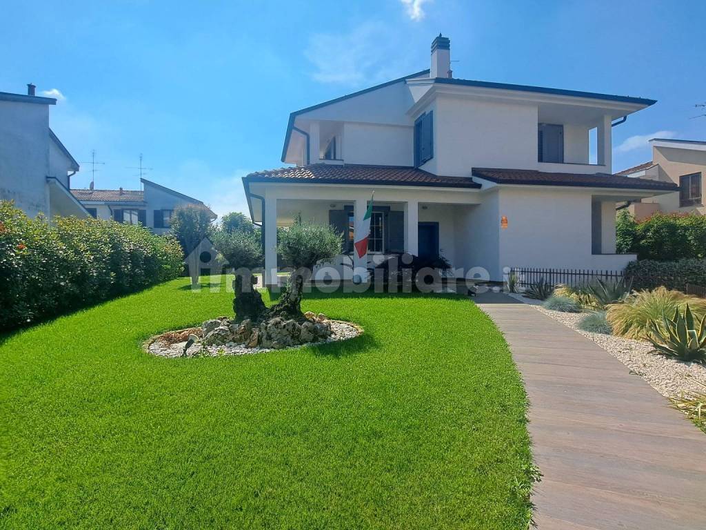 Vendita Villa unifamiliare in via delle Gerole 2 Caponago. Ottimo stato ...