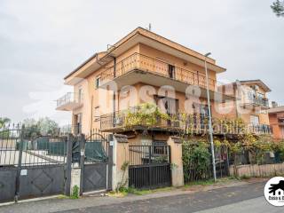 Case in vendita in zona Case Rosse, Roma - Immobiliare.it