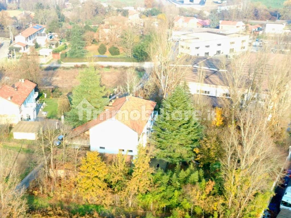 Vendita Villa bifamiliare in via Roberto Sacchetti Asti. Ottimo stato ...