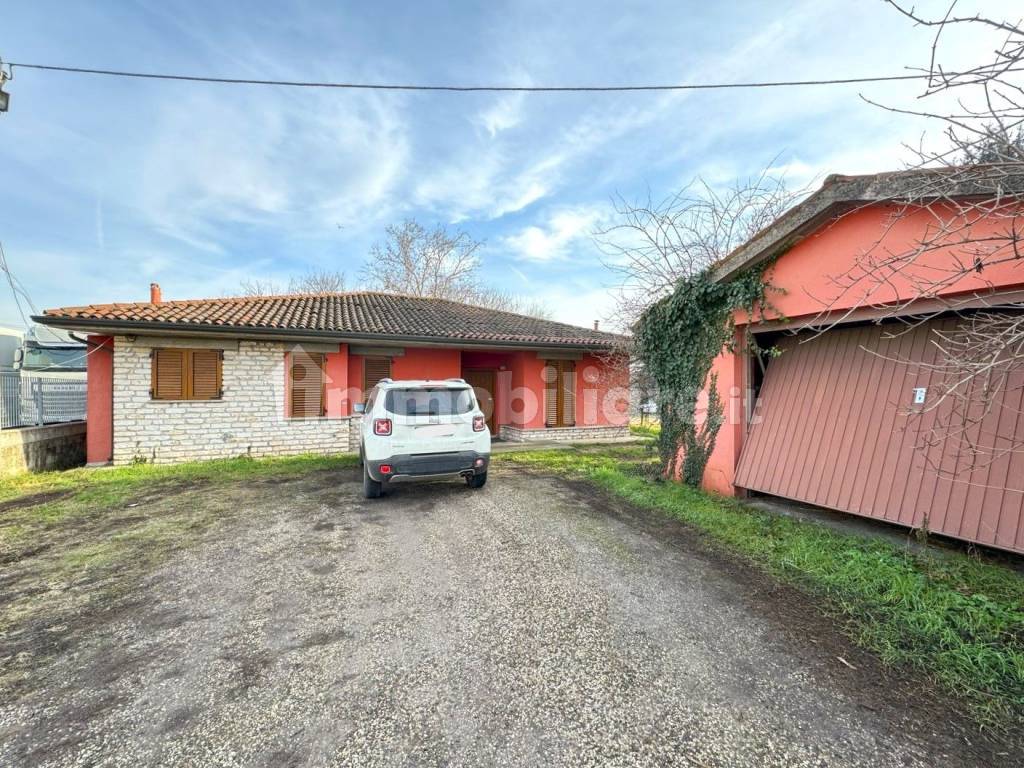 Vendita Villa unifamiliare Monteforte d'Alpone. Da ristrutturare, posto ...