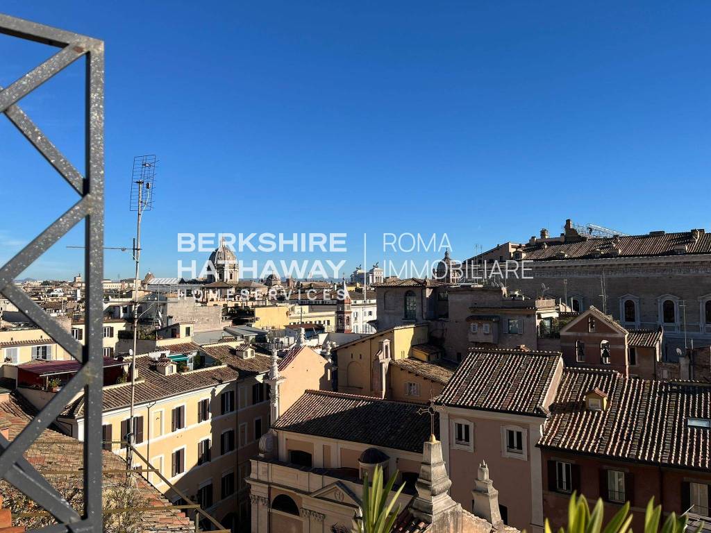 Vendita Attico in piazza di Santa Caterina della Rota Roma. Buono stato ...