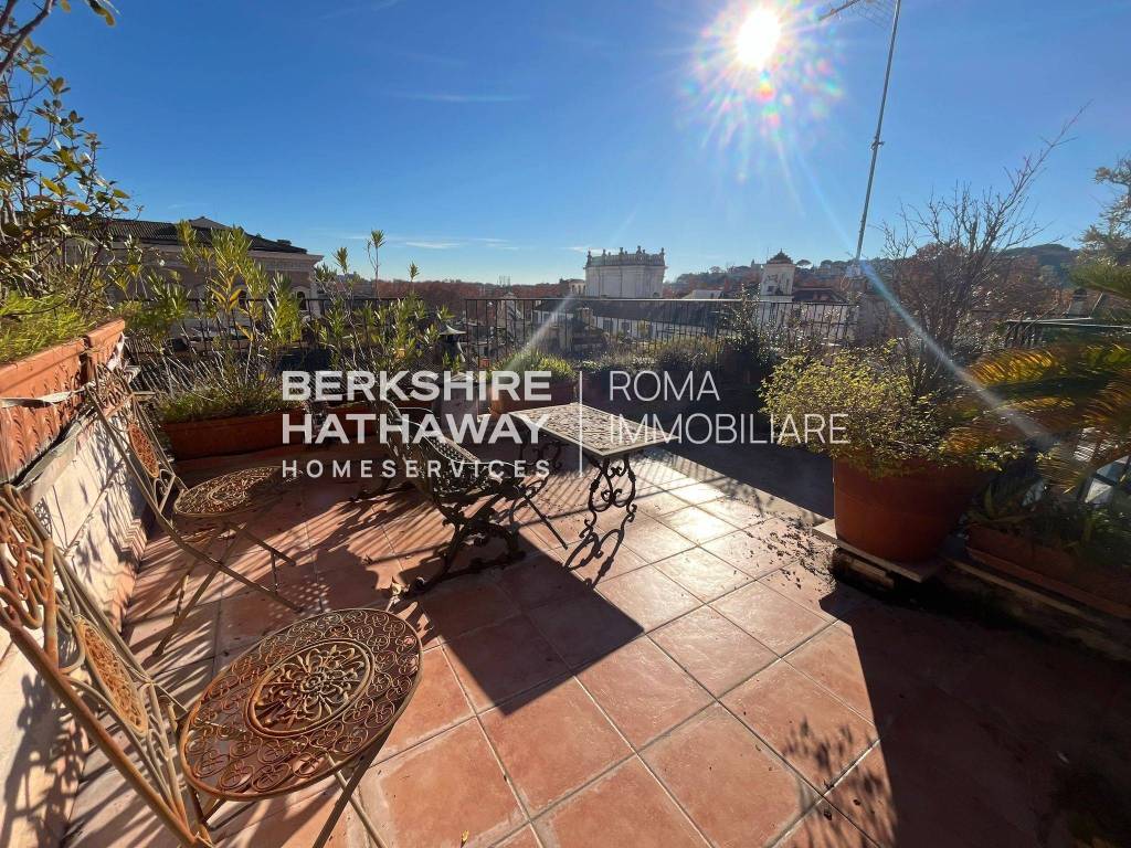 Vendita Attico in piazza di Santa Caterina della Rota Roma. Buono stato ...