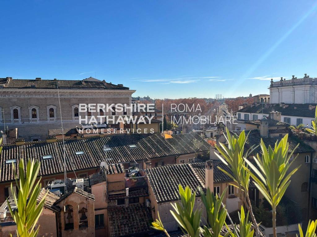 Vendita Attico in piazza di Santa Caterina della Rota Roma. Buono stato ...