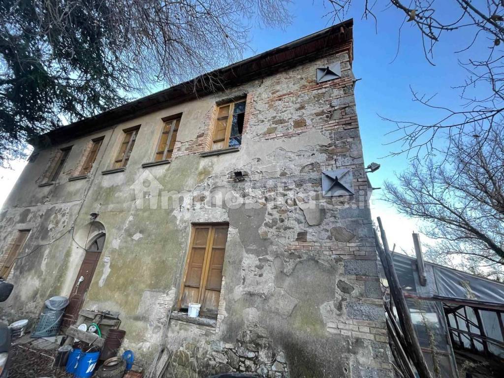 Vendita Rustico in via Di Monte 11 Chianni. Da ristrutturare, posto ...