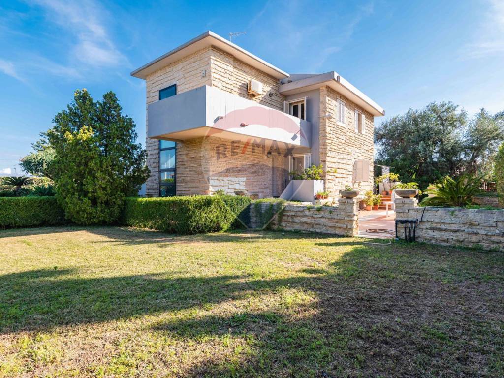 Vendita Villa unifamiliare in via Spinelli 46 Augusta. Ottimo stato ...