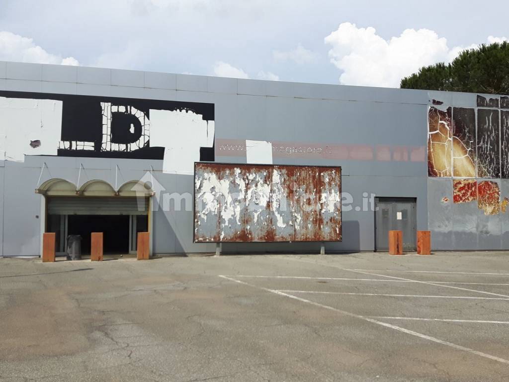 Magazzino - Deposito piazzale dei Militari Caduti nei Lager, 145, 00143 ...