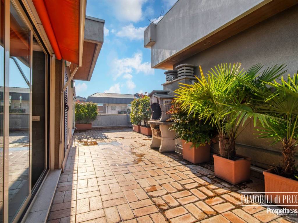 Vendita Attico in via Capo Palinuro 2 Milano. Ottimo stato, con ...