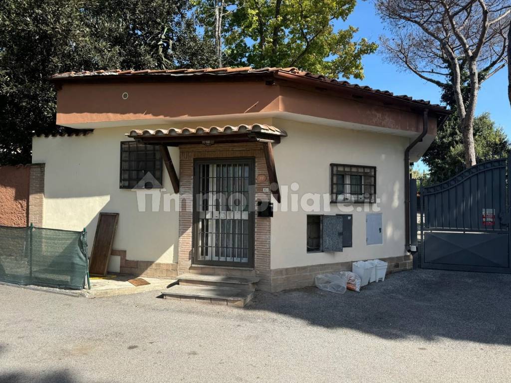 Vendita Appartamento Roma. Monolocale in via Predoi. Da ristrutturare ...
