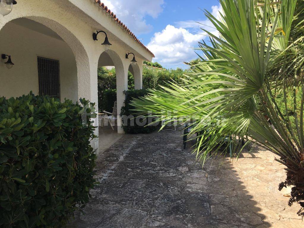 Vendita Villa plurifamiliare in via Racale Porto Cesareo. Ottimo stato ...