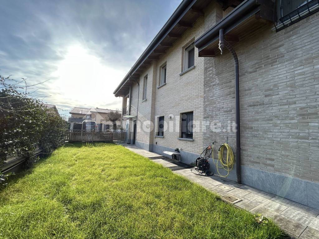 Affitto Villa unifamiliare in via Mario Giuliani Bubbiano. Nuova, posto ...