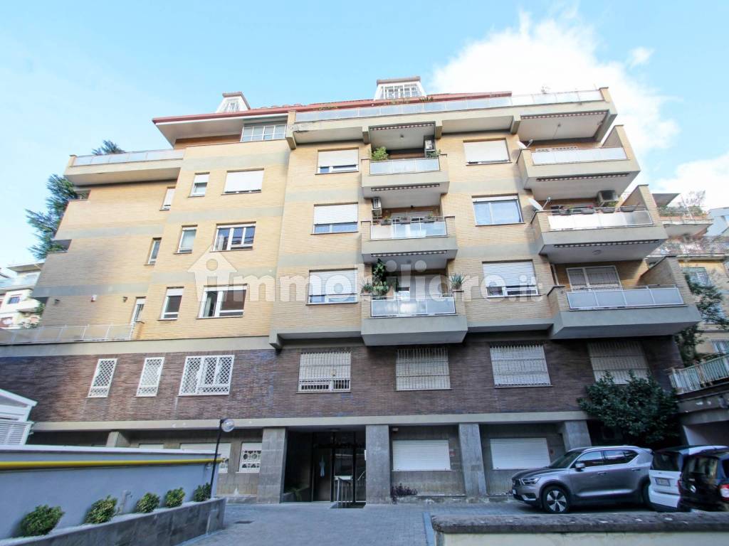 Vendita Appartamento in via della Farnesina 214. Roma. Da ristrutturare ...