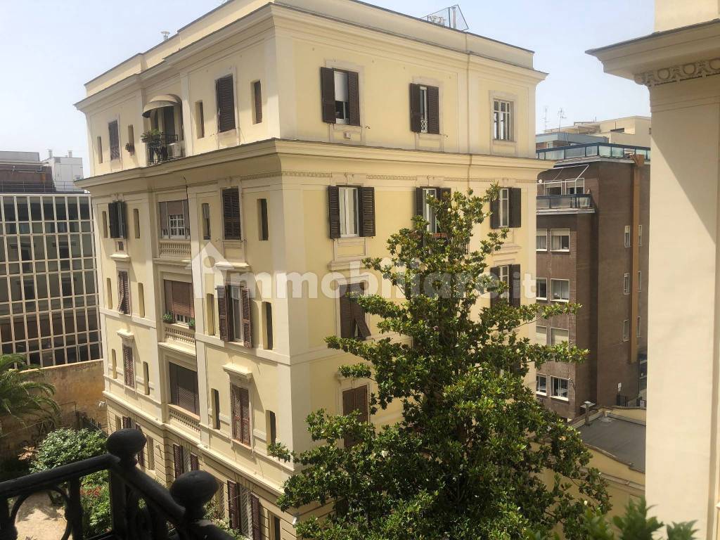 Sale Apartment Rome. 3-room flat in via Tevere. Good condition, third ...