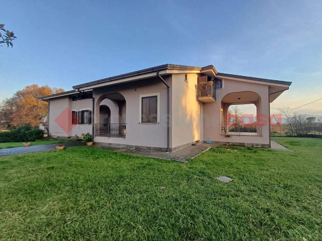 Vendita Villa plurifamiliare in via Selvotta, 4 Ceprano. Ottimo stato ...