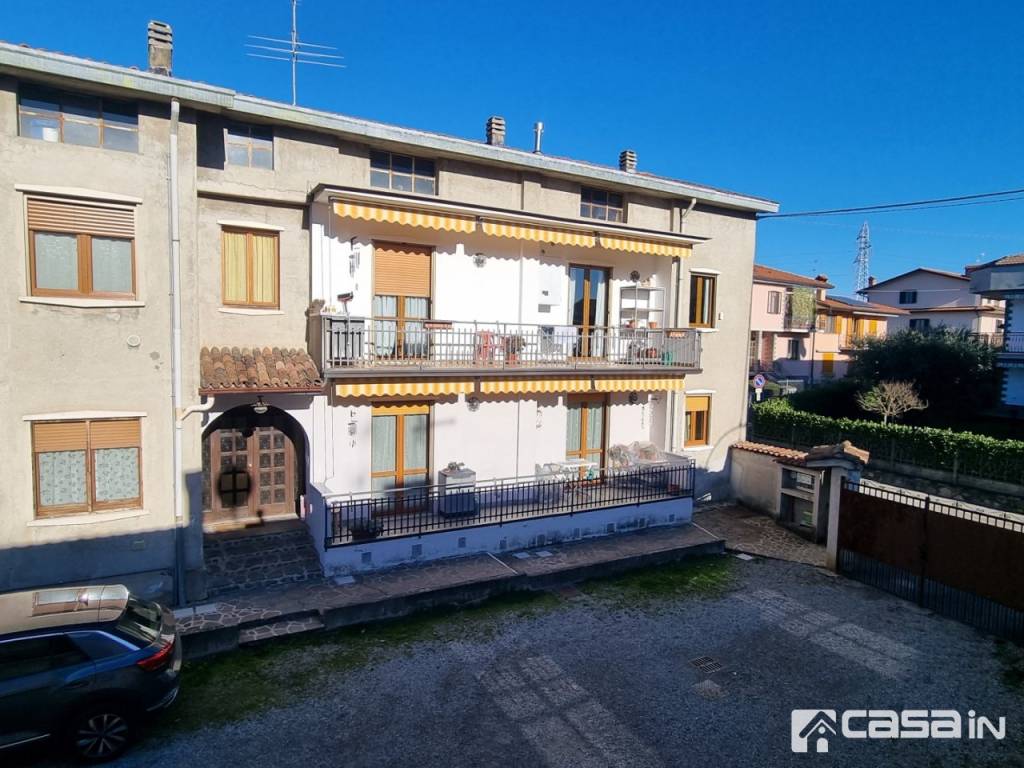 Vendita Appartamento Suisio. Trilocale in via Xxv Aprile ,27. Buono ...