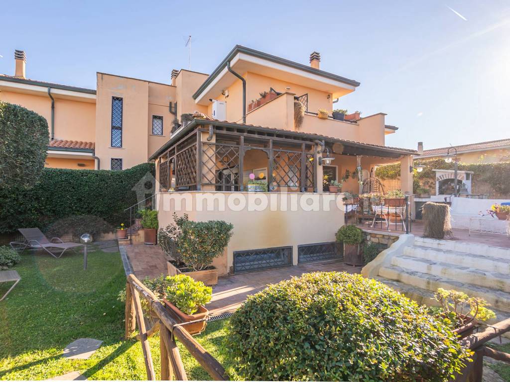 Sale Two-family villa in viale Viareggio 178N Fiumicino. Excellent ...
