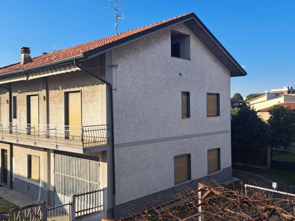 Vendita Villa a schiera in via Francesco Porro 19 Rovello Porro. Buono ...