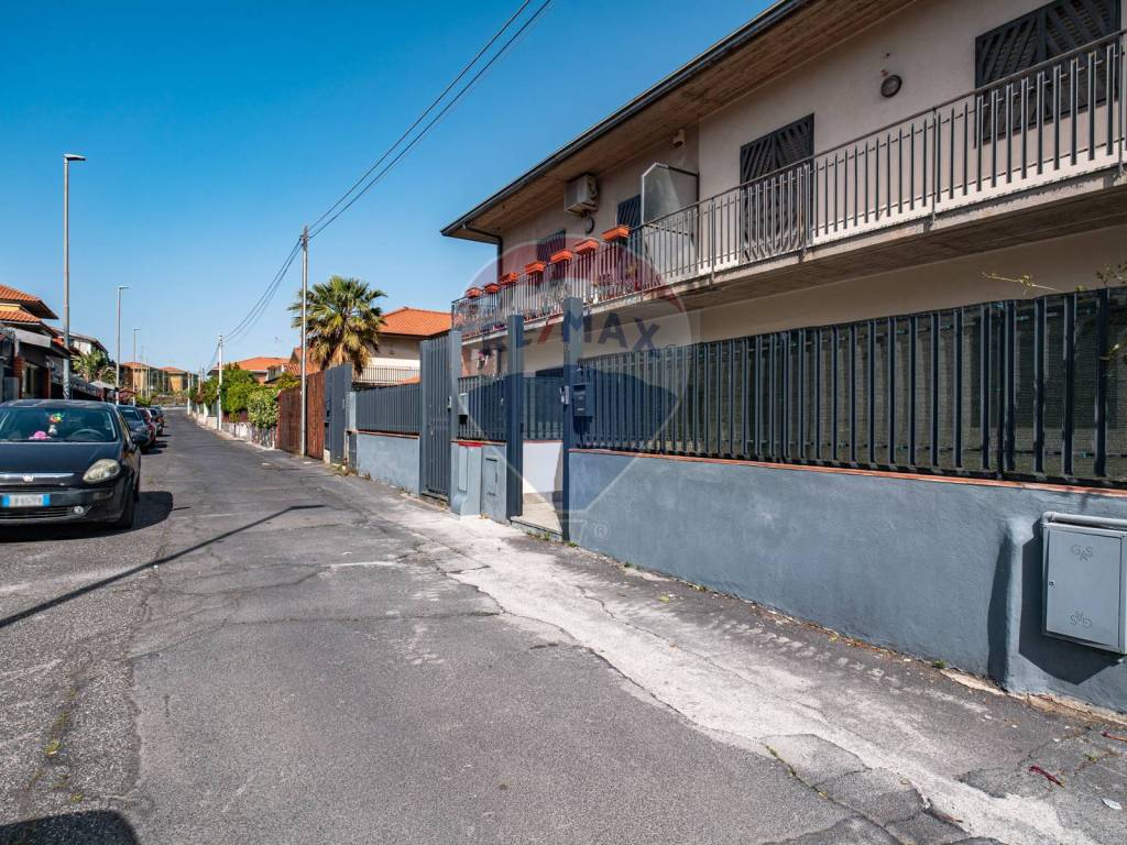 Vendita Appartamento San Pietro Clarenza. Quadrilocale in via Enna 15 ...