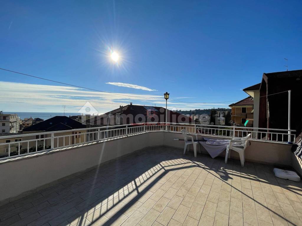 Affitto Appartamento Varazze. Trilocale in via Roma 7. Buono stato, su ...