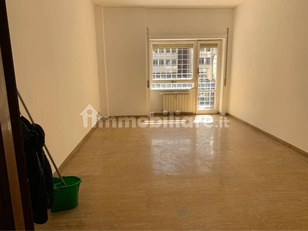Vendita Appartamento Roma. Trilocale in via Padre Semeria 65. Da ...