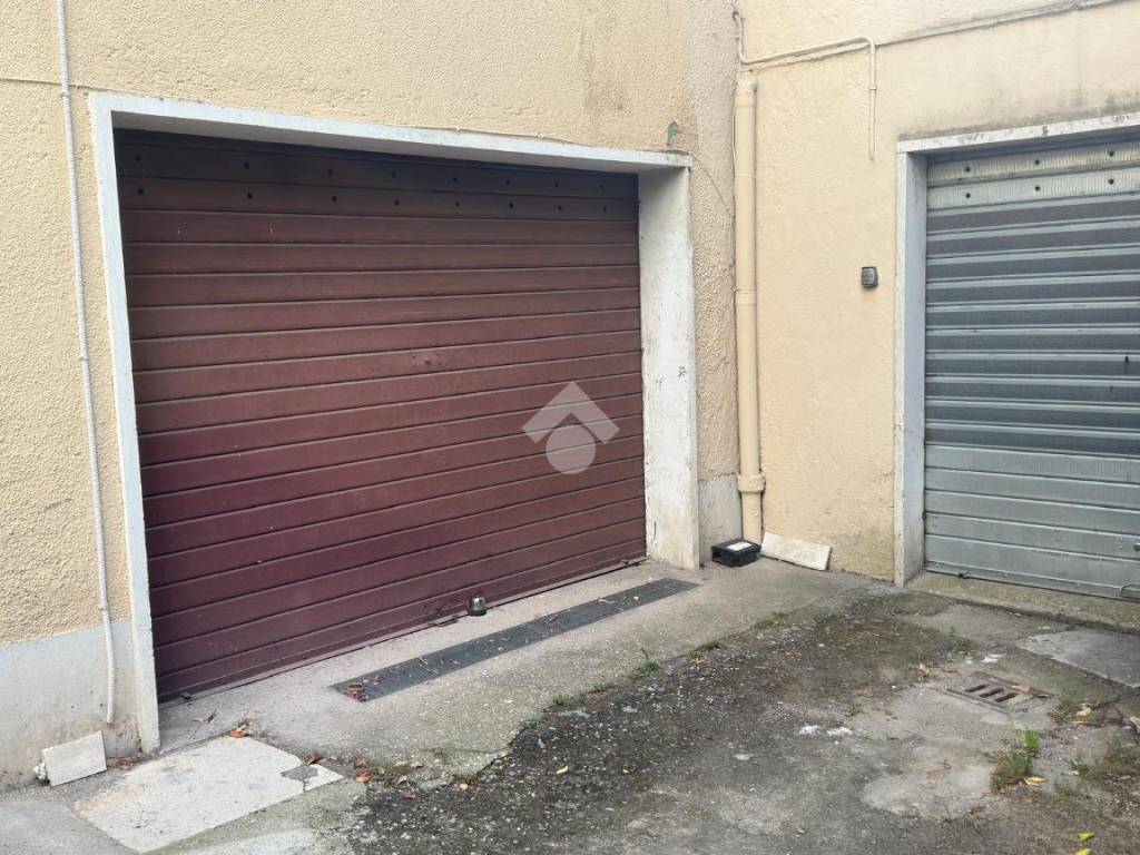 Garage - Box via Monte Velino 14, Roma, Rif. 117269517 - Immobiliare.it